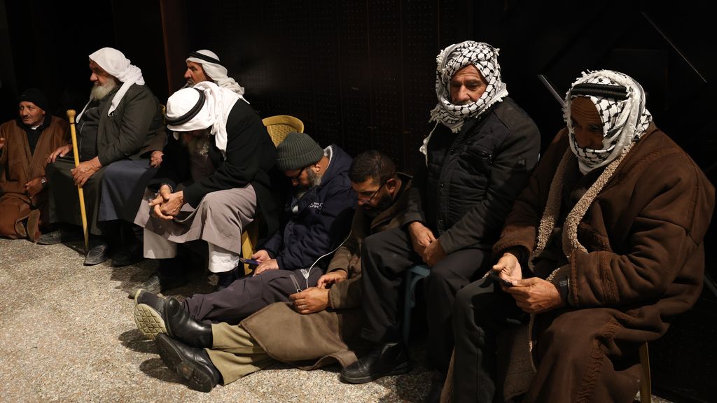 Hamas onderhandelt niet met Israël tot gevangenen vrij zijn • Tanks ...