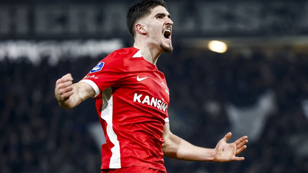 AZ neemt penalty's beter dan Heracles en is bekerfinalist • In de Kuip wacht Go Ahead