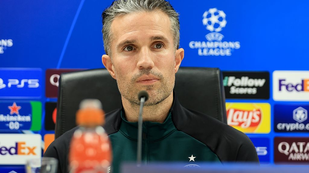 Van Persie debuteert als trainer in Champions League met 'verbaasde ...
