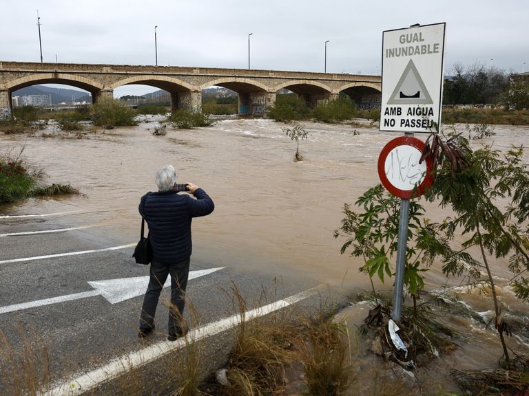 Ambassade waarschuwt Nederlanders in Spanje voor storm Laurence