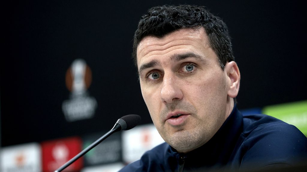 Martens wil 'gegroeid' AZ zien tegen Spurs: 'Veld in met idee: dit ...