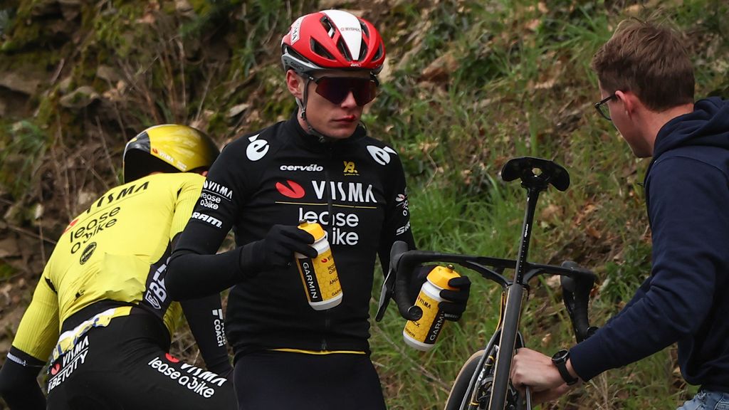 Gekneusde hand Vingegaard, onduidelijk of hij nog opstapt in Parijs-Nice