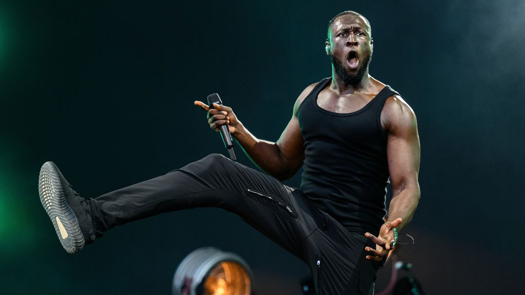 Wereldberoemde rapper Stormzy krijgt prijs van universiteit
