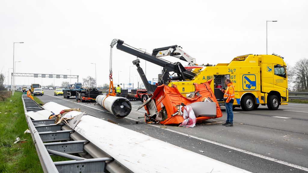 Dodelijk ongeluk met vrachtwagen op A4, weg weer vrij