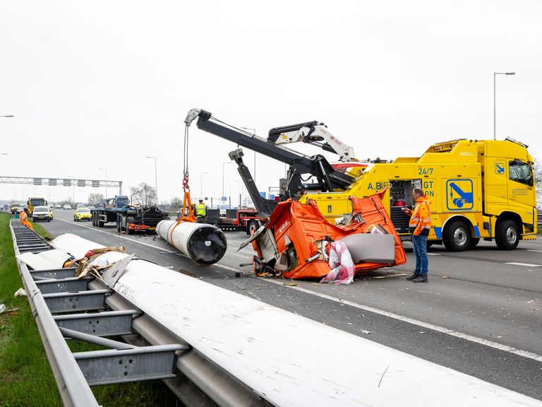 Zes gewonden, drie aanhoudingen bij ongeluk op A20