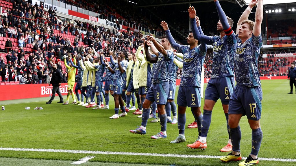 Ondanks winst op PSV praat Ajax nog steeds niet over titel: 'Kalm en ...