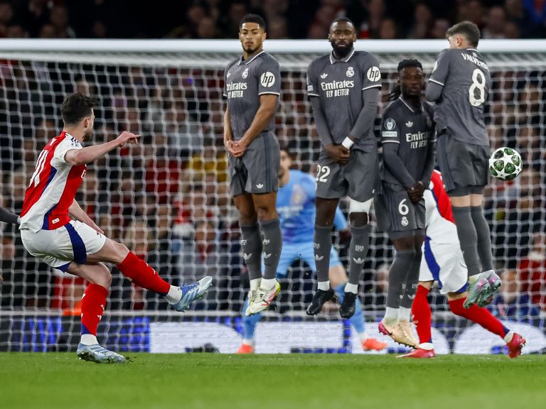 Arsenal met twee magistrale vrije trappen van Rice voorbij Real Madrid