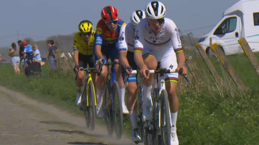 Drie jaar na haar vriend Van Baarle wint Ferrand-Prévot: 'Cool!' • Vos ...