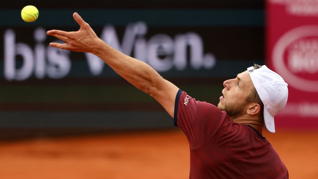 Griekspoor naar kwartfinales in München, wisselvallige Van de ...