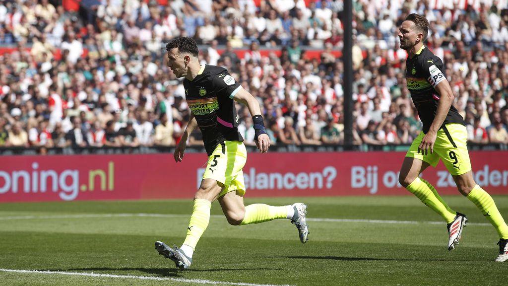 Messcherp NEC doet Ajax pijn: 0-3 • PSV nadert koploper Ajax tot op een ...