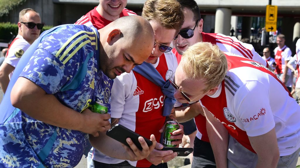 De Ajax-anticlimax: van bijna kampioen en juichen voor Feyenoord naar ...