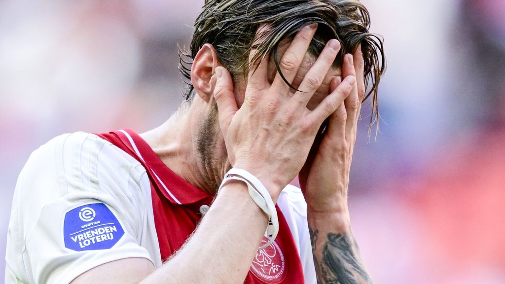 De Ajax-anticlimax: van bijna kampioen en juichen voor Feyenoord naar ...