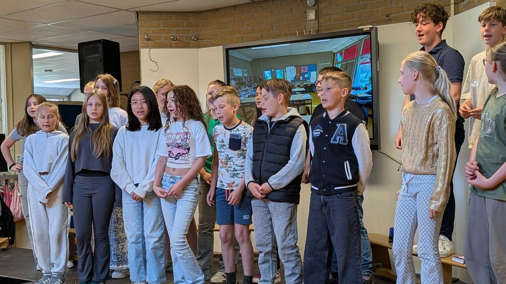 Deze groep 8 maakte hun eindmusical met AI