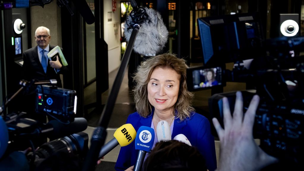 Woordvoerder oud-Kamervoorzitter Bergkamp vrijgesproken van lekken Arib ...