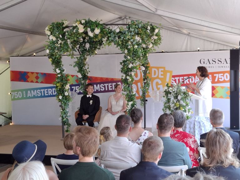 Amsterdam danst, sport, trouwt en zingt op hete snelweg vanwege 750 ...