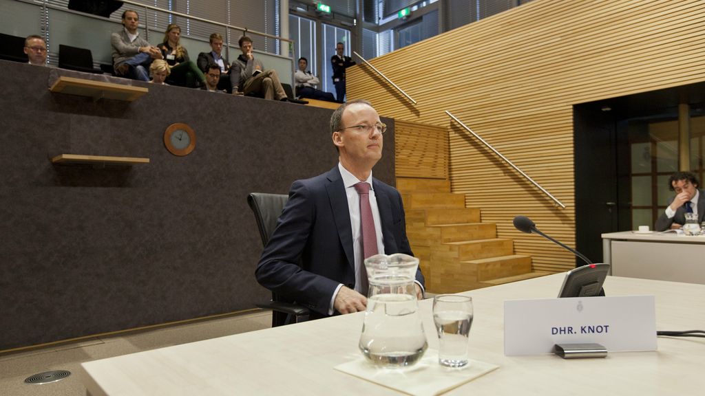 Na veertien jaar 'crisis op crisis' neemt Knot afscheid als president DNB