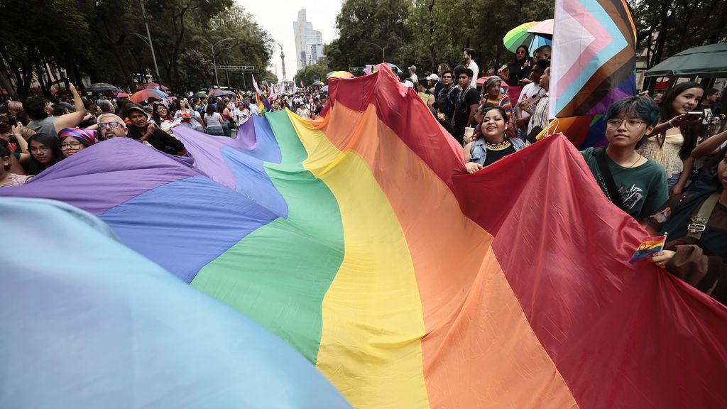 Arrestaties bij verboden Pride-mars in Istanbul, hoge opkomst in Mexico