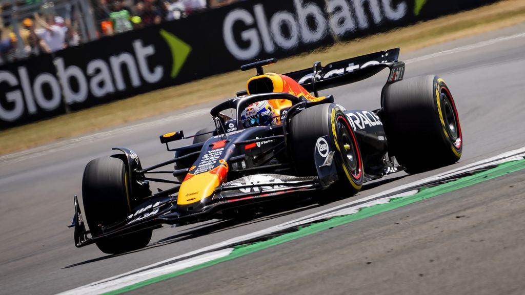Norris snelste in tweede training Silverstone • Verstappen komt tekort