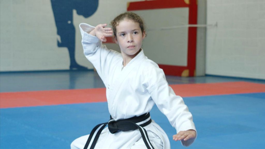 Deania is de jongste ooit met een zwarte band in het karate