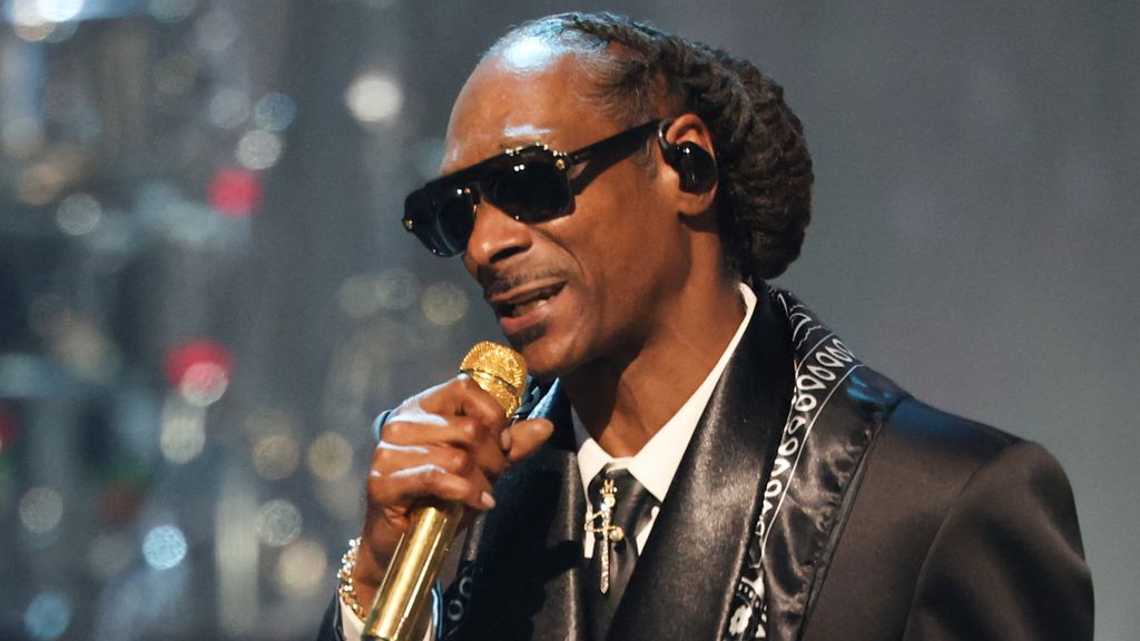 Rapper Snoop Dogg koopt minderheidsaandeel Swansea, waar ook Modric ...
