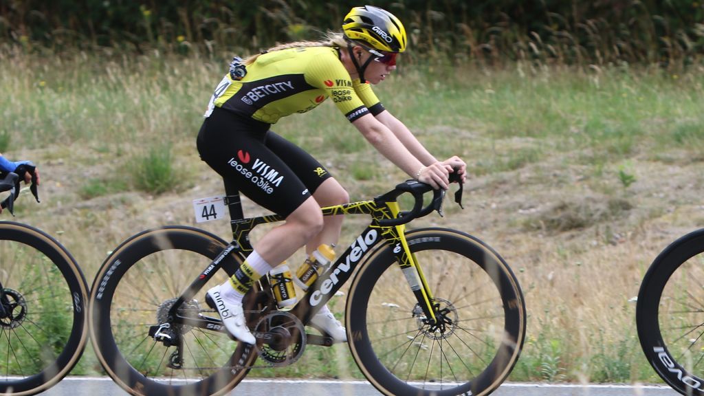 Veenhoven boekt eerste profzege, Kool behoudt leiderstrui in Ladies Tour