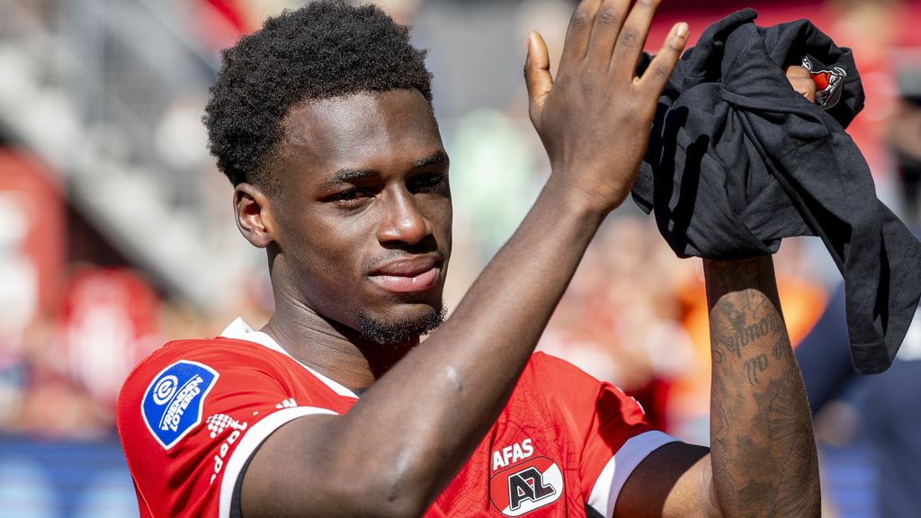 Na emotioneel afscheid bij AZ tekent Poku voor Ten Hags Bayer Leverkusen