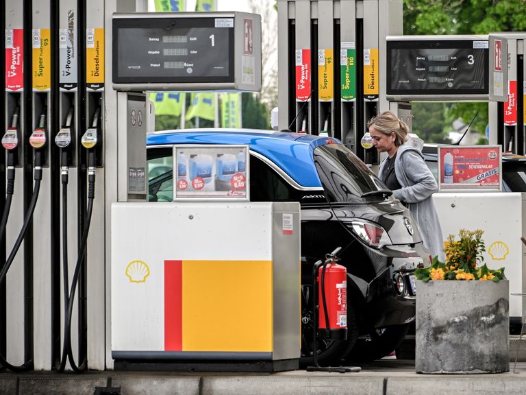 Accijns op benzine omhoog en er volgt meer: 'Wennen aan 2,50 per liter'
