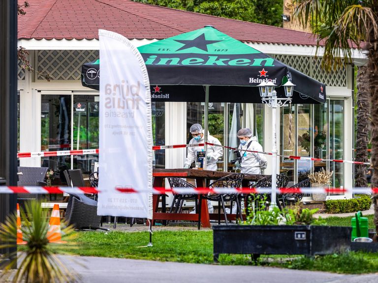 Politie deelt naam en foto verdachte moord op Sherwin Peterhof