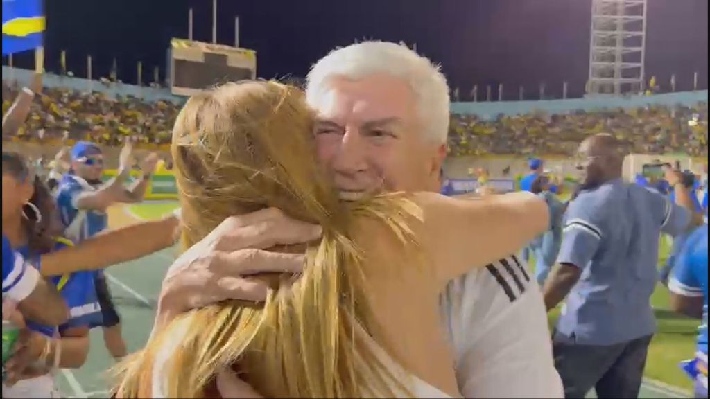 Op het veld bij Curaçao: Cor Pot kan het niet geloven