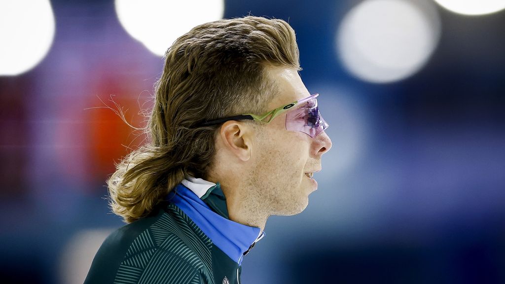 Bergsma laat in Calgary zijn 'cowboy cut' bijwerken: 'De mat moet er ...