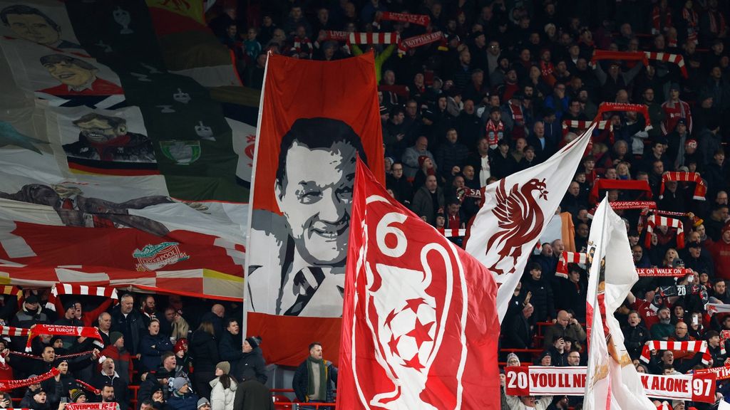 Na Napoli (6-2) slacht PSV ook Liverpool (1-4) • Vier goals Mbappé in ...