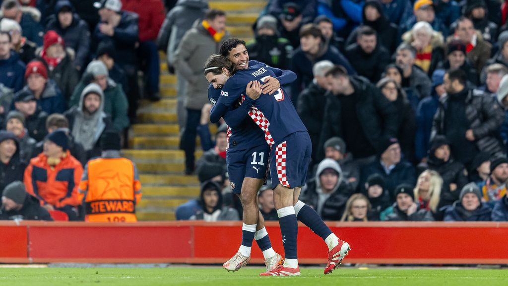 Na Napoli (6-2) slacht PSV ook Liverpool (1-4) • Vier goals Mbappé in ...