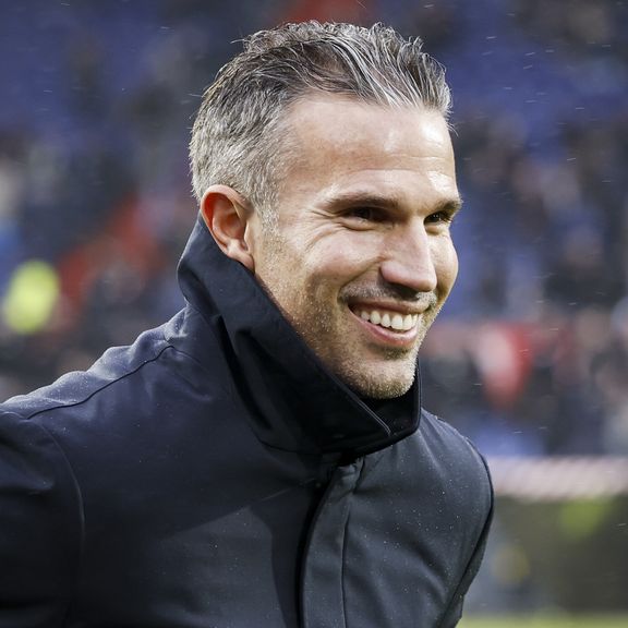 Vader en coach Robin van Persie laat zijn zoon invallen: 'Een mooi moment'