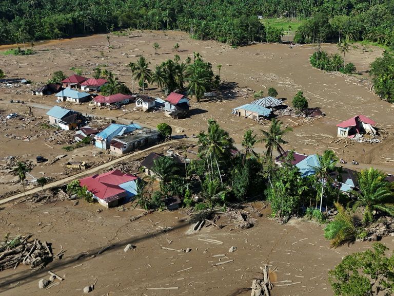 Inwoners Sumatra voelen zich in de steek gelaten na grootste natuurramp ...