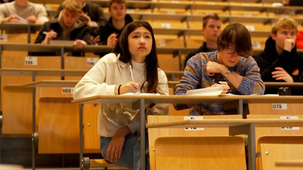Lina is 12 en zit nu al op de universiteit