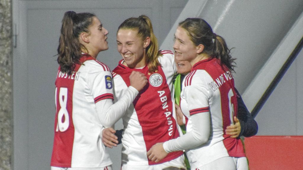 Ajax-vrouwen sluiten eerste seizoenshelft af als koploper, Twente ...