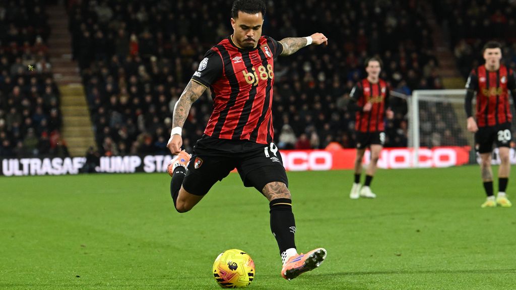 Koploper Arsenal na rust langs Bournemouth, Aston Villa voorlopig ...