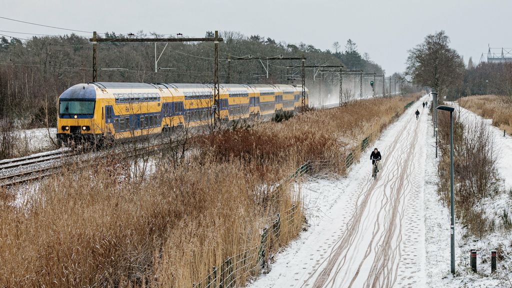 Bussen in Friesland rijden weer • Spoorproblemen houden aan in het noorden