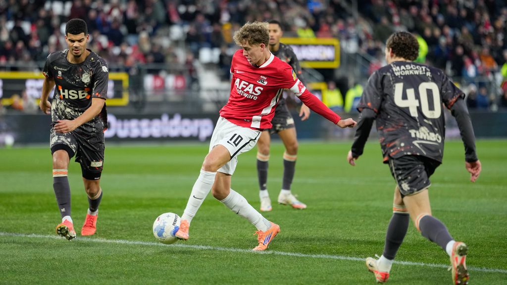 AZ bij rust op voorsprong tegen Volendam • Later koploper PSV tegen ...