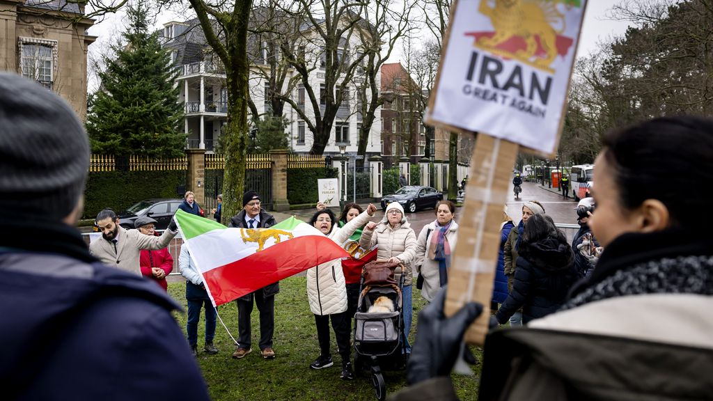 Nederland roept ambassadeur Iran op matje om geweld tegen burgers