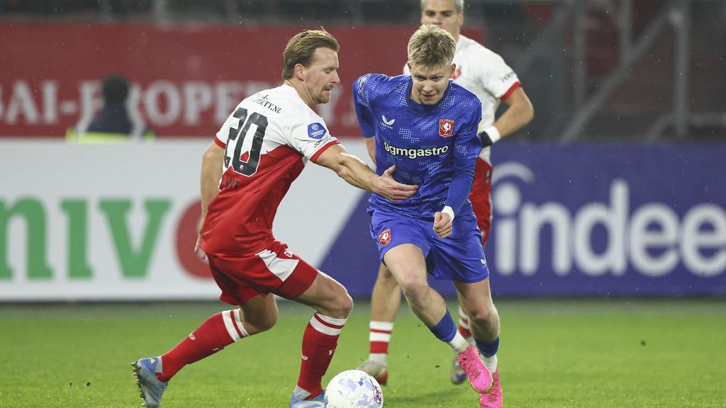 FC Twente op voorsprong tegen Utrecht • Tukkers draaien het na rust om