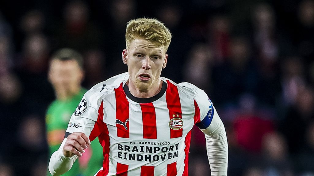 'Ajax dicht bij komst ervaren Zinchenko' • 'Beweging rondom Quinten Timber'