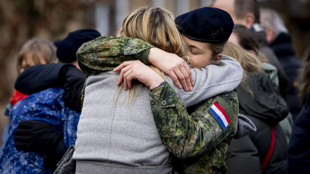 Prinses Amalia rondt militaire basisopleiding af en is bevorderd tot ...