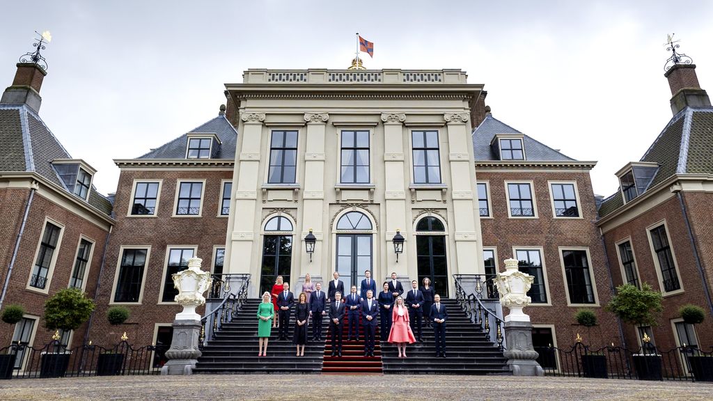 Schoof: mooie baan, wel 'nationale kop van jut' • Lof voor premier bij ...