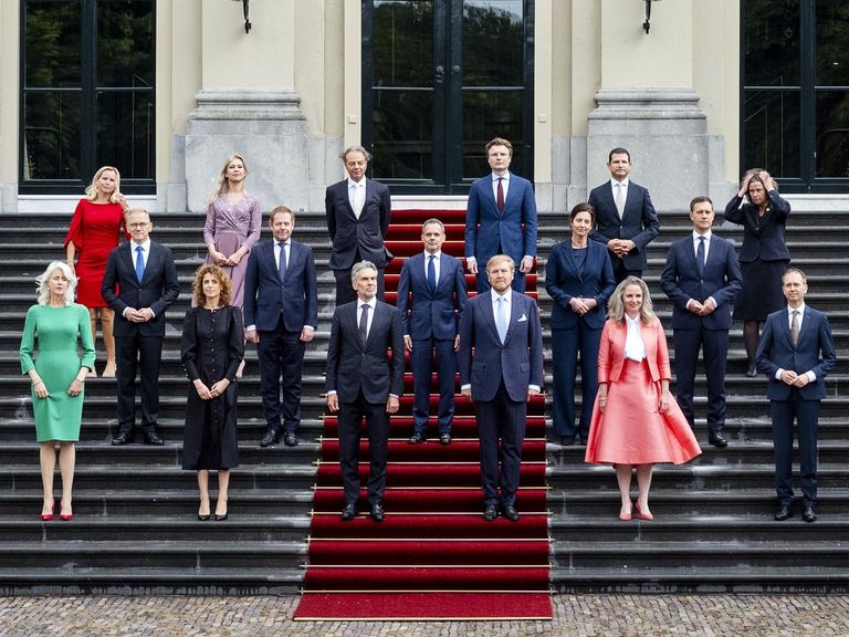 Schoof: mooie baan, wel 'nationale kop van jut' • Lof voor premier bij ...