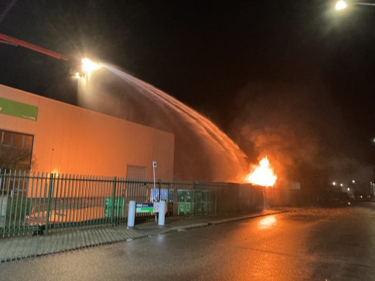 Stankoverlast door brand in duwbak met huisvuil Botlek