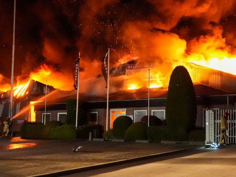 Stankoverlast door brand in duwbak met huisvuil Botlek