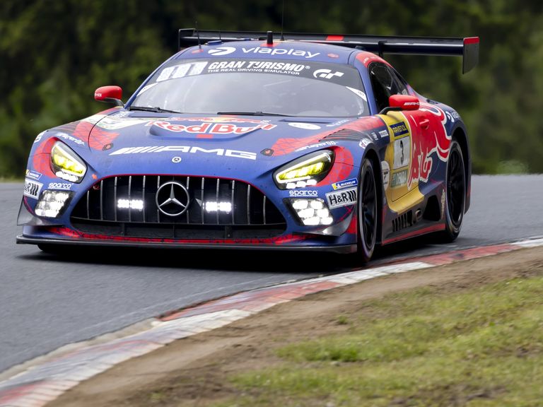 Team Verstappen ziet kans op zege op Nürburgring in rook opgaan