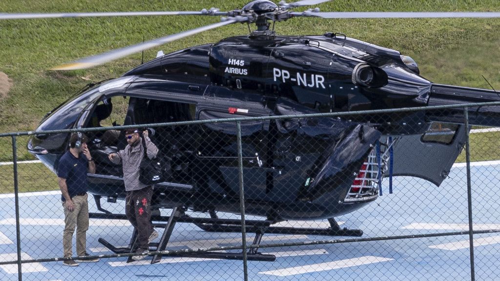 Neymar komt aan in helikopter, maar traint niet mee met Brazilië door ...